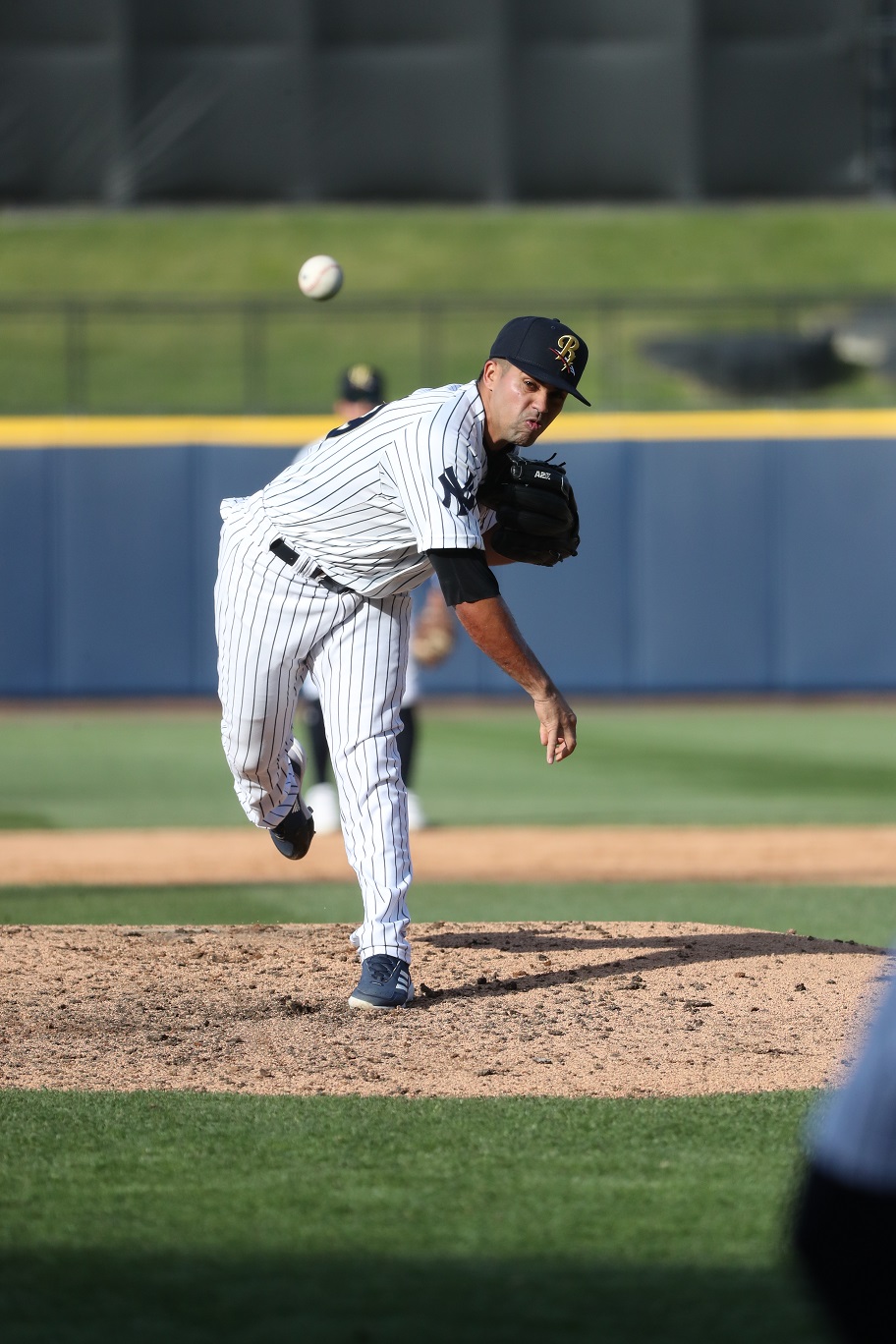 REVS SIGN LEFTY RAQUET, RIGHT-HANDER ESPINAL